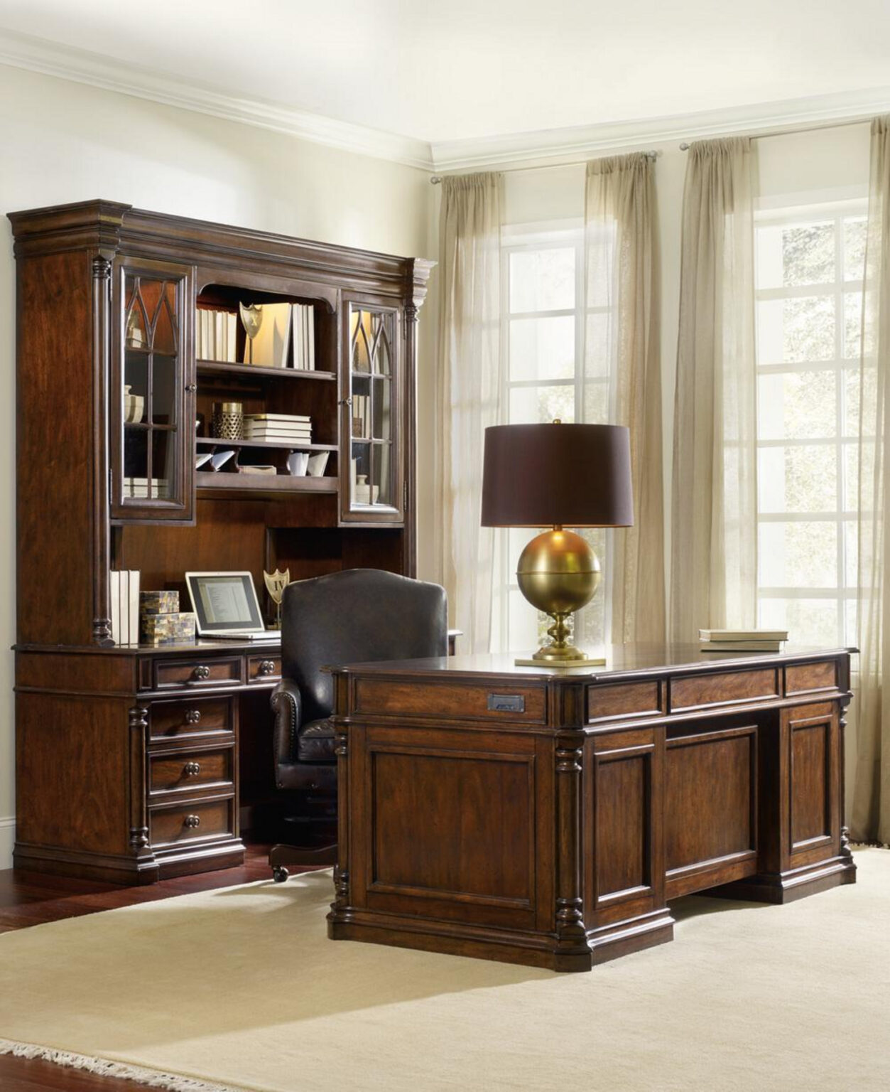 Leesburg Executive Desk by Hooker Furniture